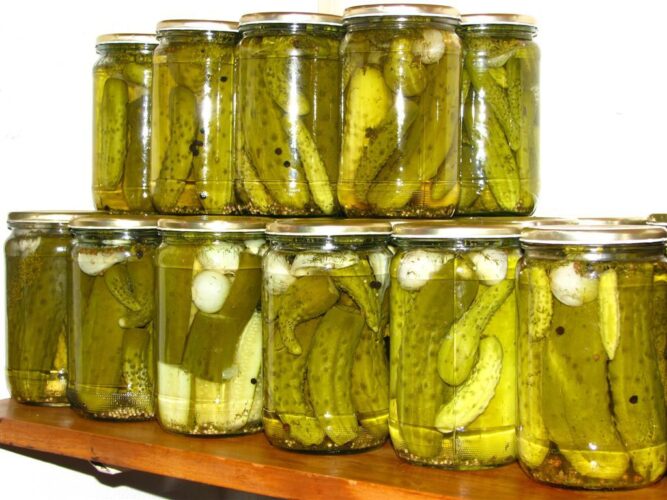 Trije recepti od “Marmeladke d.o.o”: Kisle kumarice, domači "tabasco ...